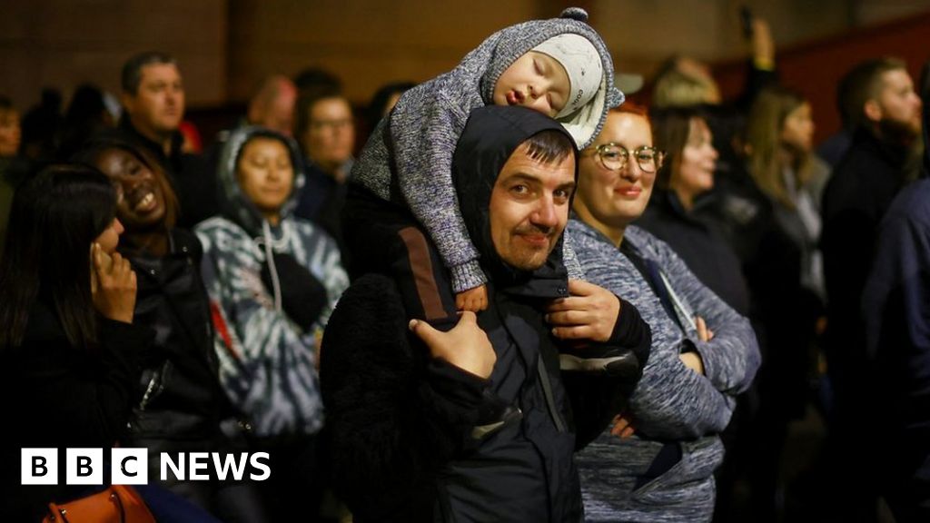 Queen lying at rest: 'We wouldn't miss it for the world' - BBC News