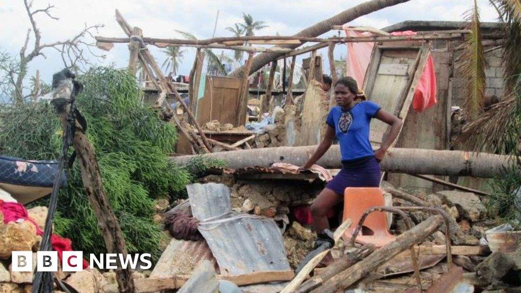 Hurricane Matthew: Haiti storm disaster kills hundreds - BBC News