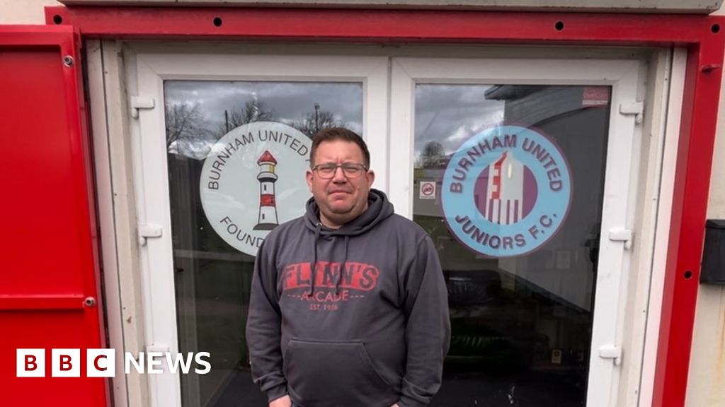 Burnham United Football Club raises money for new roof - BBC News