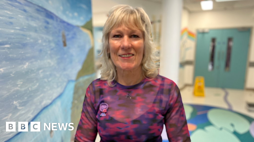 Mum's mission to fund psychologist for children's cancer ward - BBC News