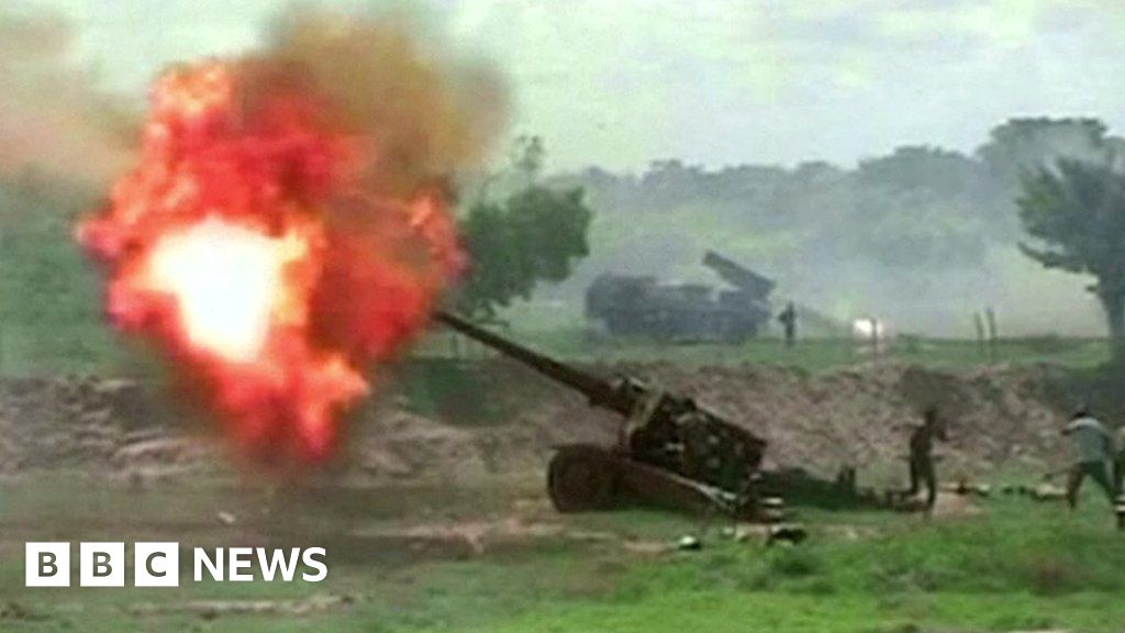 Civilians trapped between Sri Lanka's army and the Tamil Tigers