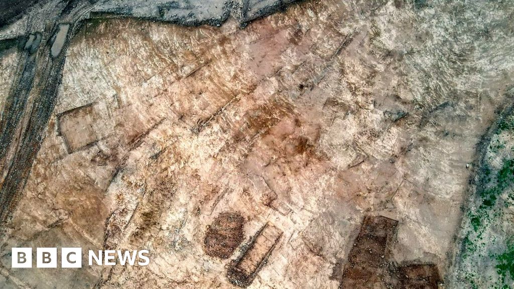 Significant artefacts found on Thornton site for homes - BBC News
