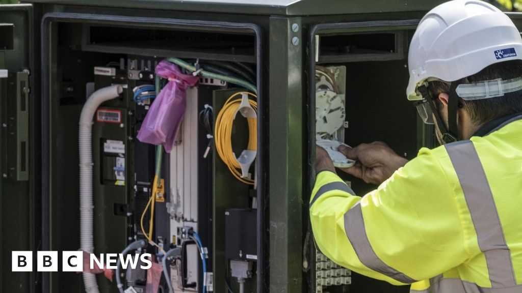 TalkTalk and Openreach: Is the UK full-fibre fit? - BBC News