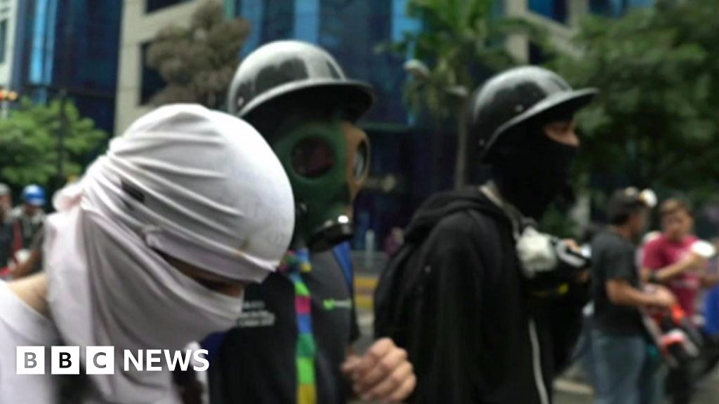 Meet 'The Resistance': Venezuela's frontline protest army - BBC News