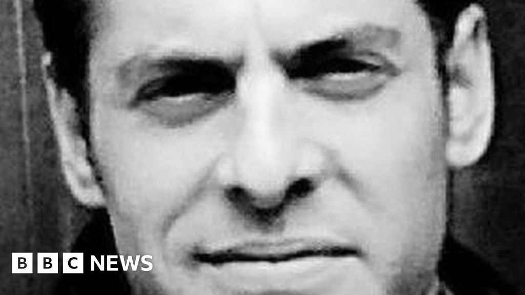 Alexander Stern: Search continues for missing London man - BBC News