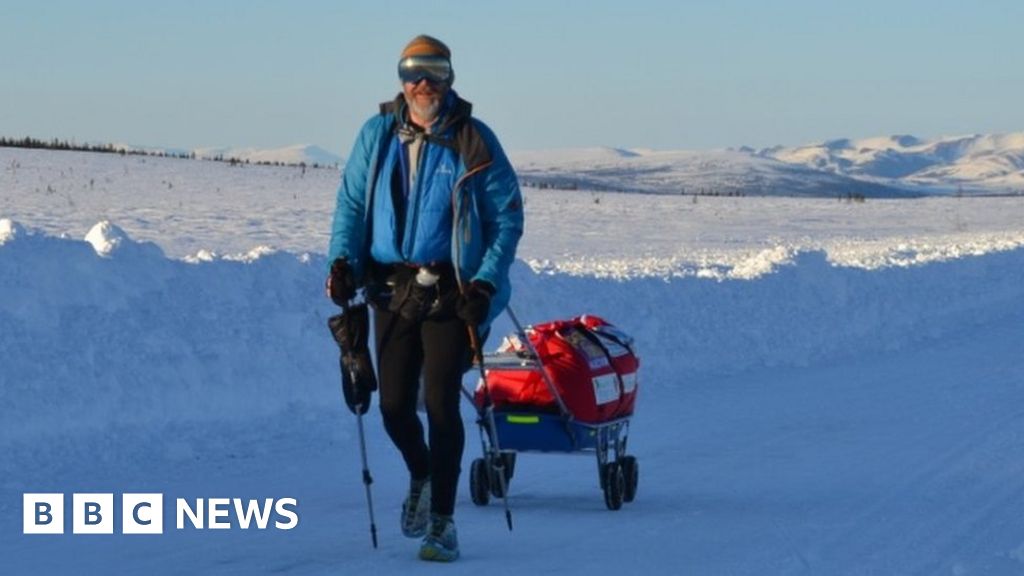 Welshman Paul Fosh takes on Yukon Arctic Ultra marathon - BBC News