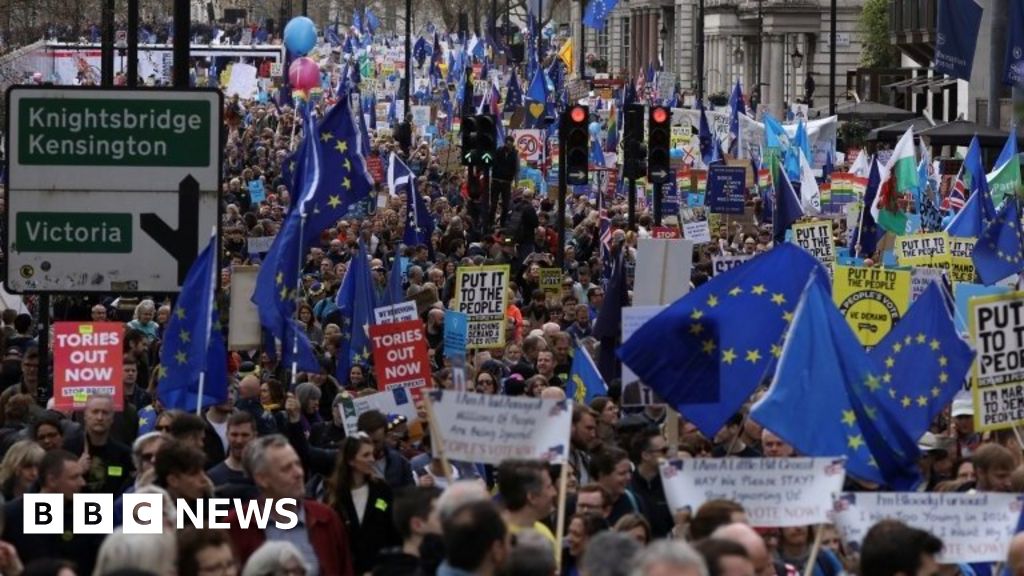 Brexit: People's Vote staff stage vote of 'no confidence' in chairman ...