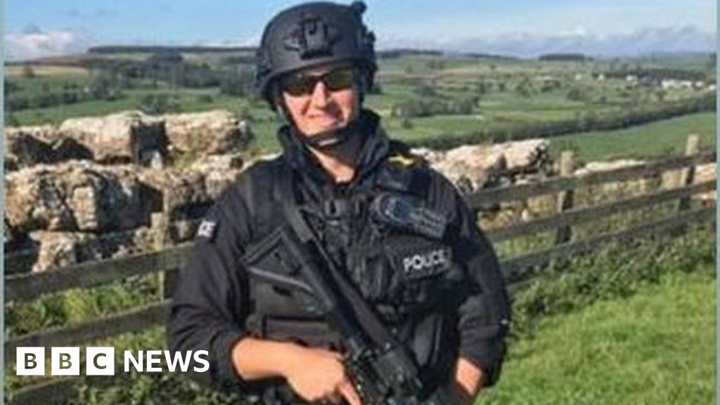 Off-duty Cumbria Police officer Oliver Evans killed in crash - BBC News