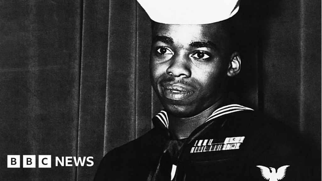 Doris Miller: US Navy aircraft carrier to honour black sailor - BBC News