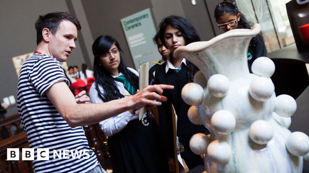 V&A museum plans to revive design skills - BBC News