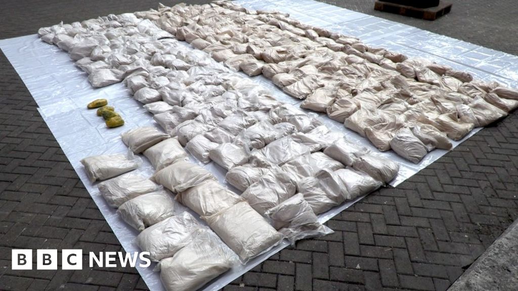 Class A drugs 'worth £120m' seized in Felixstowe - BBC News