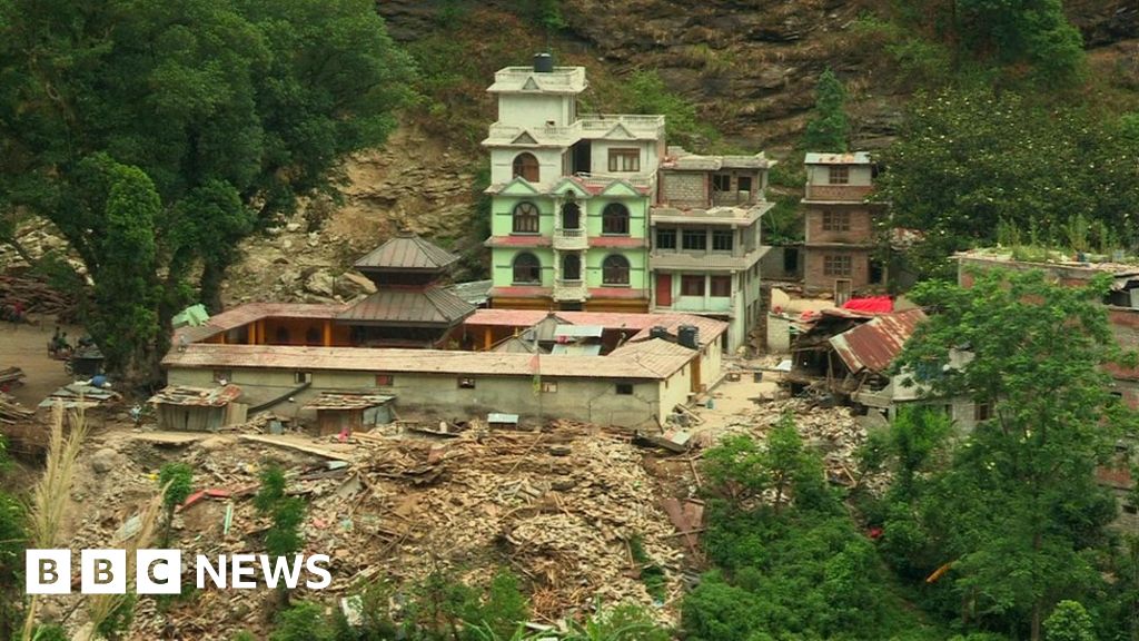 Nepal struggles six months after devastating quake - BBC News