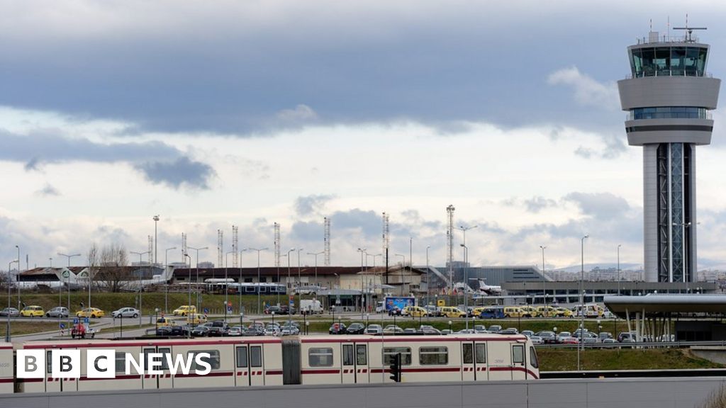 Bulgaria blocks Russian 'aid' aircraft from airspace - BBC News