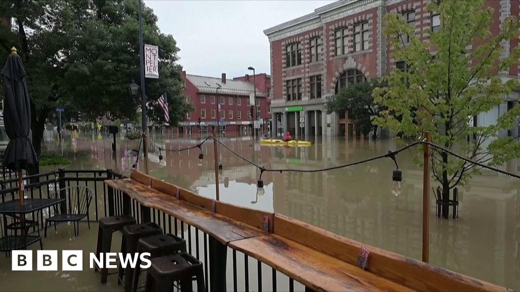 Video shows eerie scenes in flooded Vermont capital - BBC News