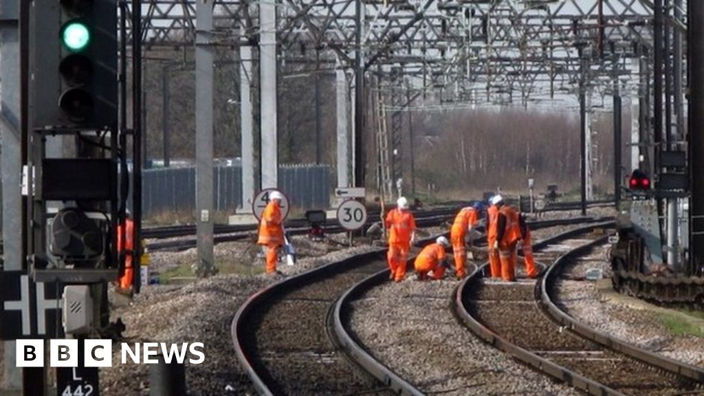 Labour 'betrayal' claims over rail upgrades rejected - BBC News