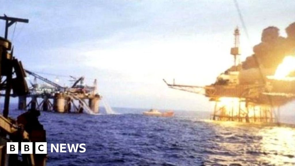 Piper Alpha: Firefighter recalls horror of oil rig disaster - BBC News