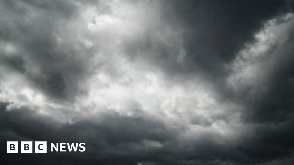 UK weather: Amber warning for thunderstorms issued by Met Office - BBC News