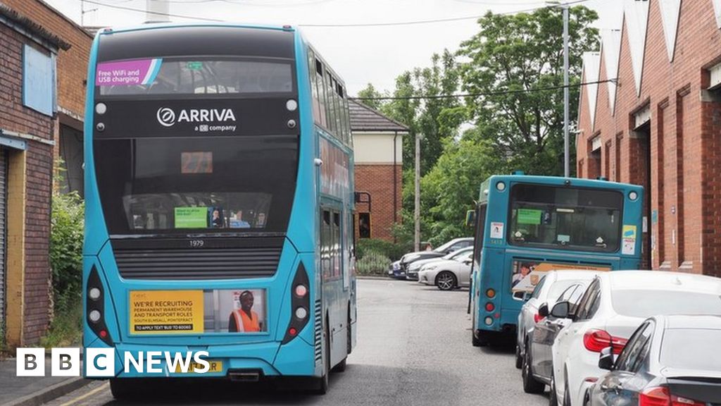 West Yorkshire buses: Mayor aims for public control - BBC News