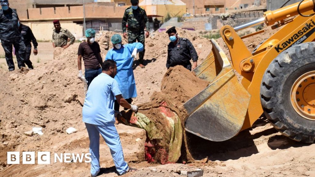 'More than 50' IS mass graves found in Iraq, says UN envoy - BBC News