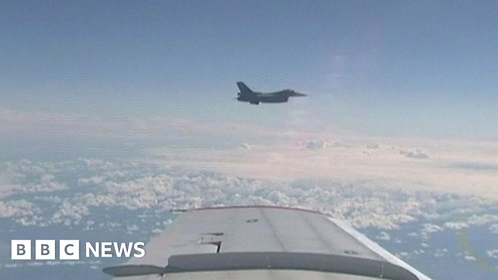 Nato jet 'approaches' Russian minister's plane - BBC News