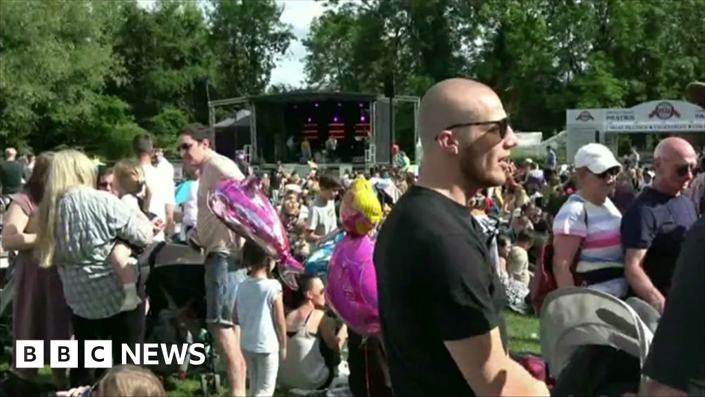 Festival cancelled due to asbestos at aquadrome - BBC News