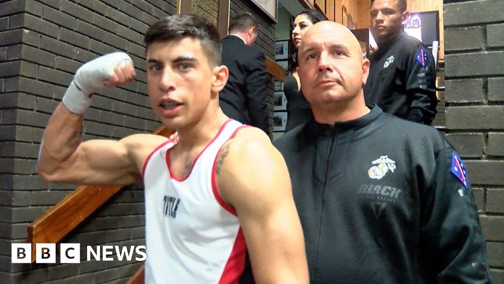 Devon Royal Marines and US Marine Corps in boxing battle - BBC News