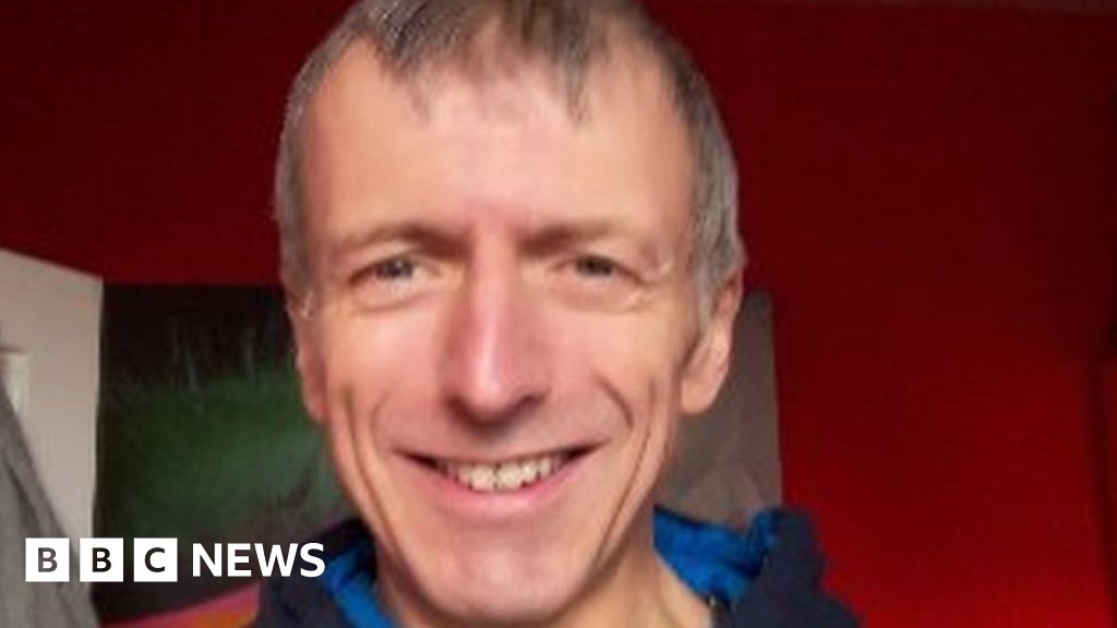 Tory candidate Craig Ross dropped for 'unacceptable' remarks - BBC News