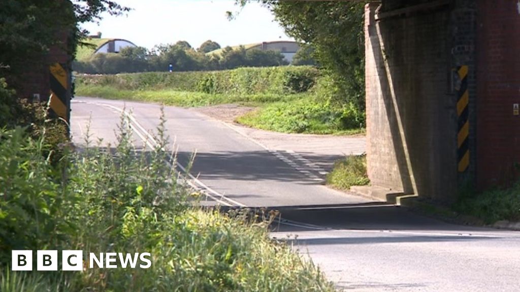 Man charged after two die in Wiltshire car crash