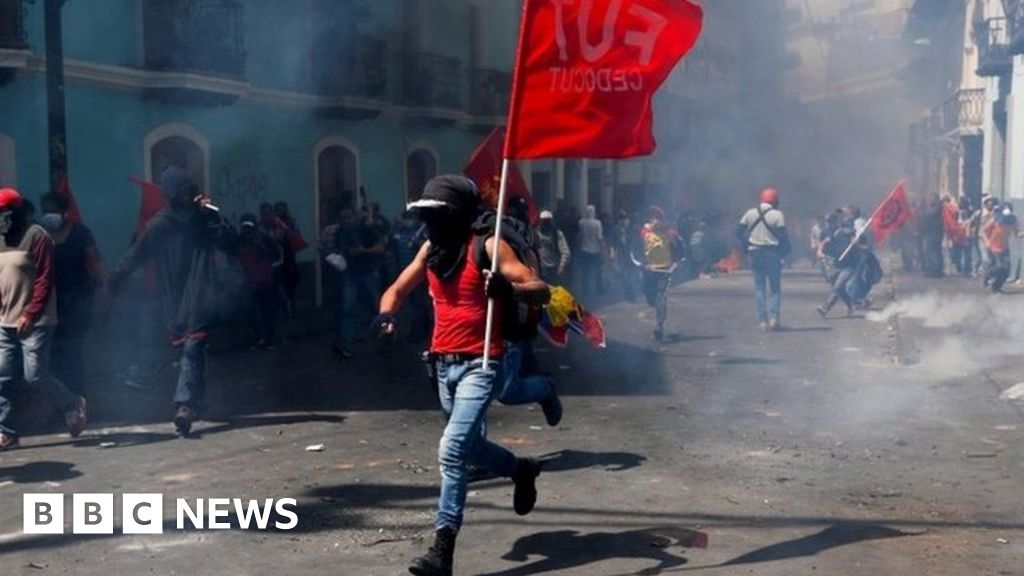 In pictures: Quito in crisis as Ecuador protests continue