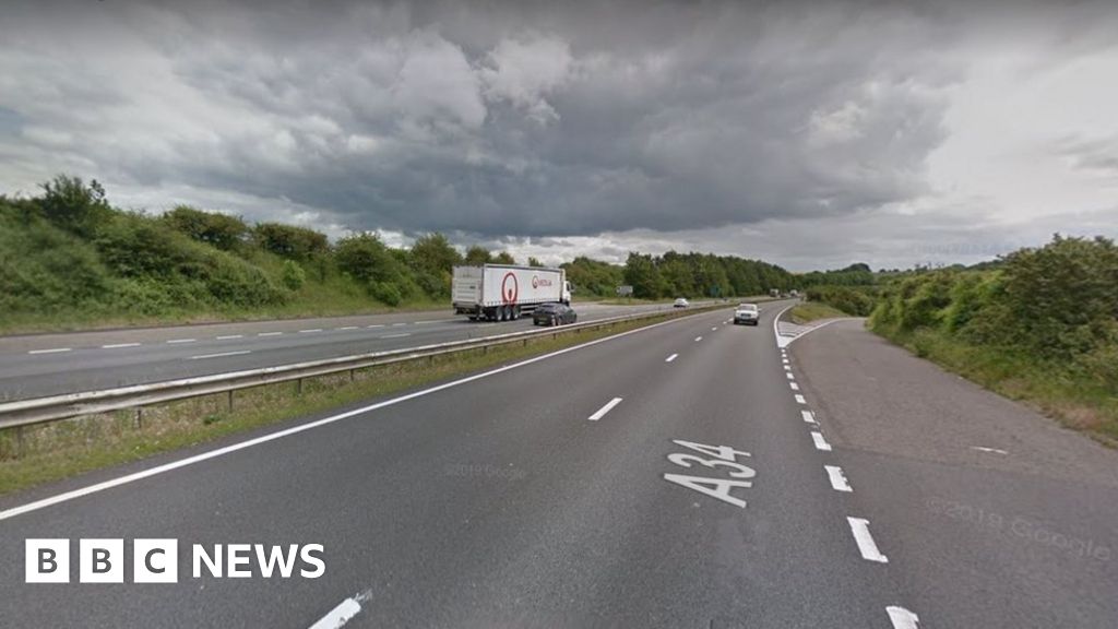 Man killed in three-vehicle crash on A34 near Beedon - BBC News