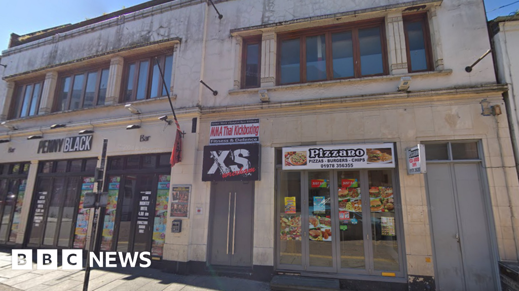 Wrexham nightclub's second bid for lap dancing venue - BBC News
