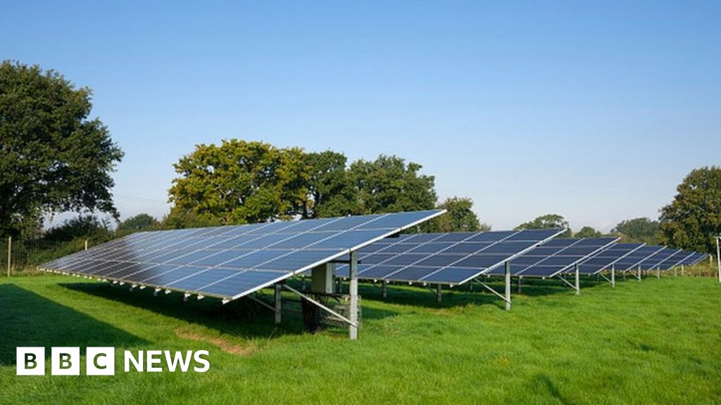 Concerns over rural Worcester solar farm plan - BBC News