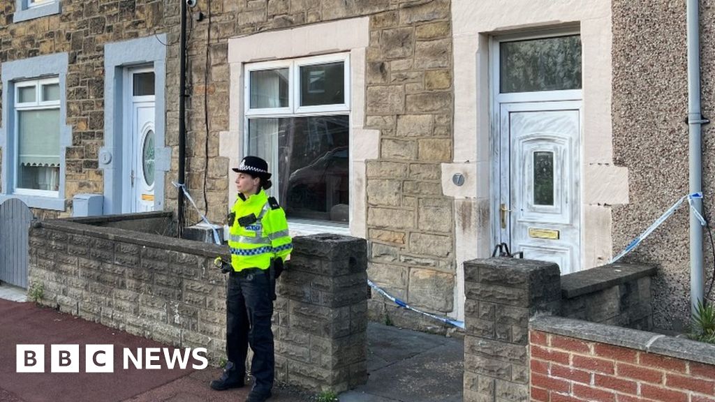 Gateshead: Murder probe after man sprayed with substance - BBC News