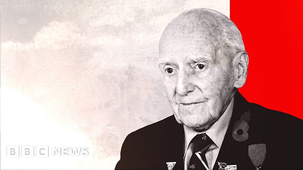 WW2 veteran Bernard remembers soldiers drowning at D-Day - BBC News