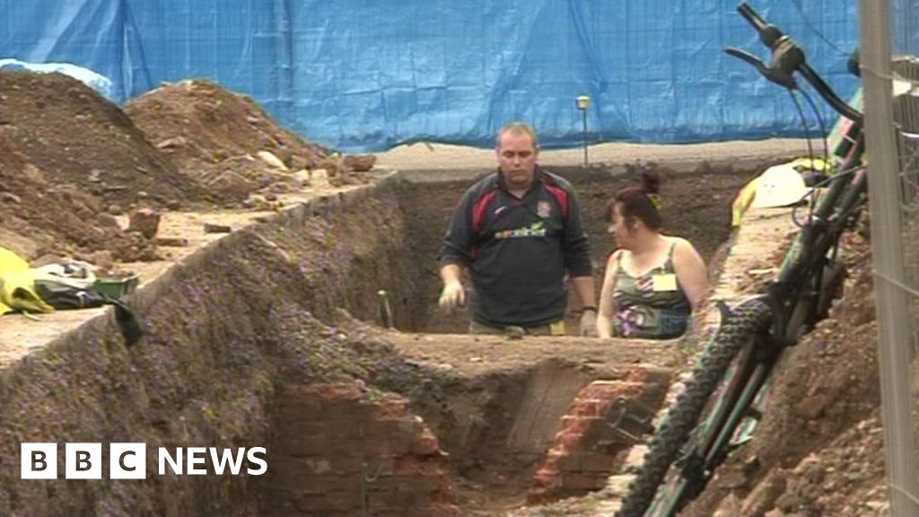 Richard III dig: How search reached Leicester car park - BBC News