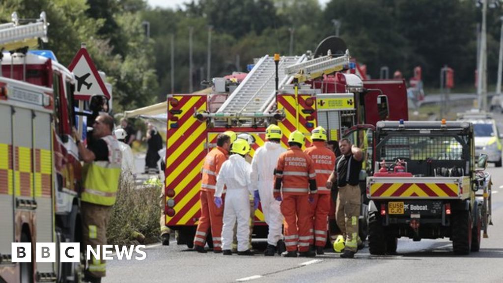 Shoreham air crash: More victims 'likely' when jet moved - BBC News