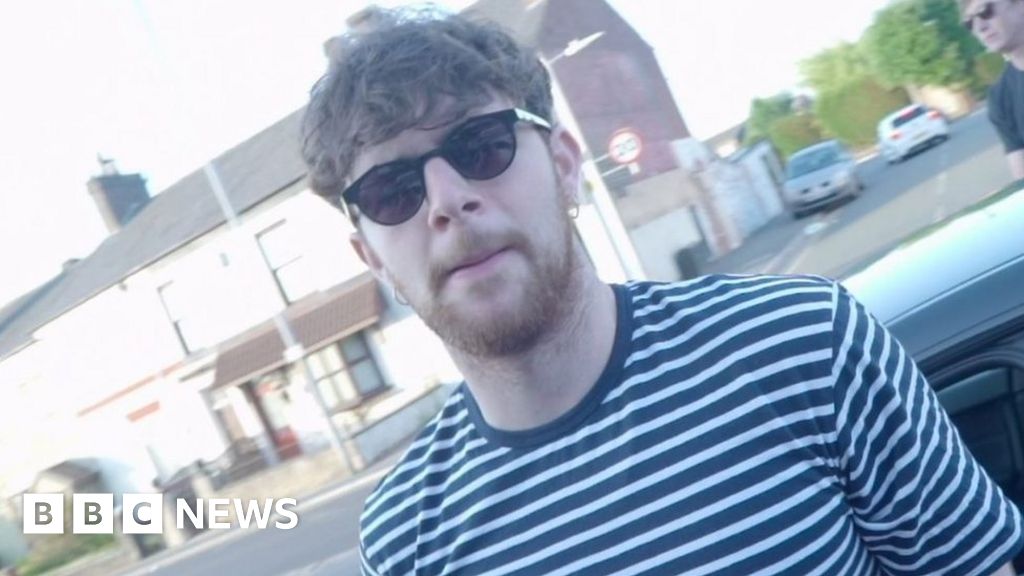 Tom Grennan breaks world record for most gigs in 12 hours - BBC News