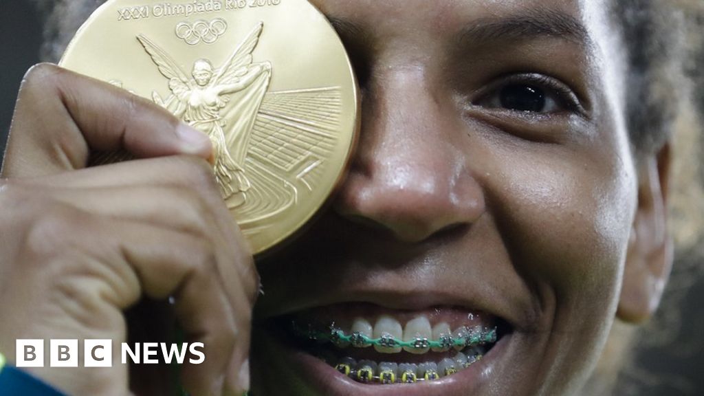 Olympics Rio 2016: Brazil wins first gold on day three - BBC News