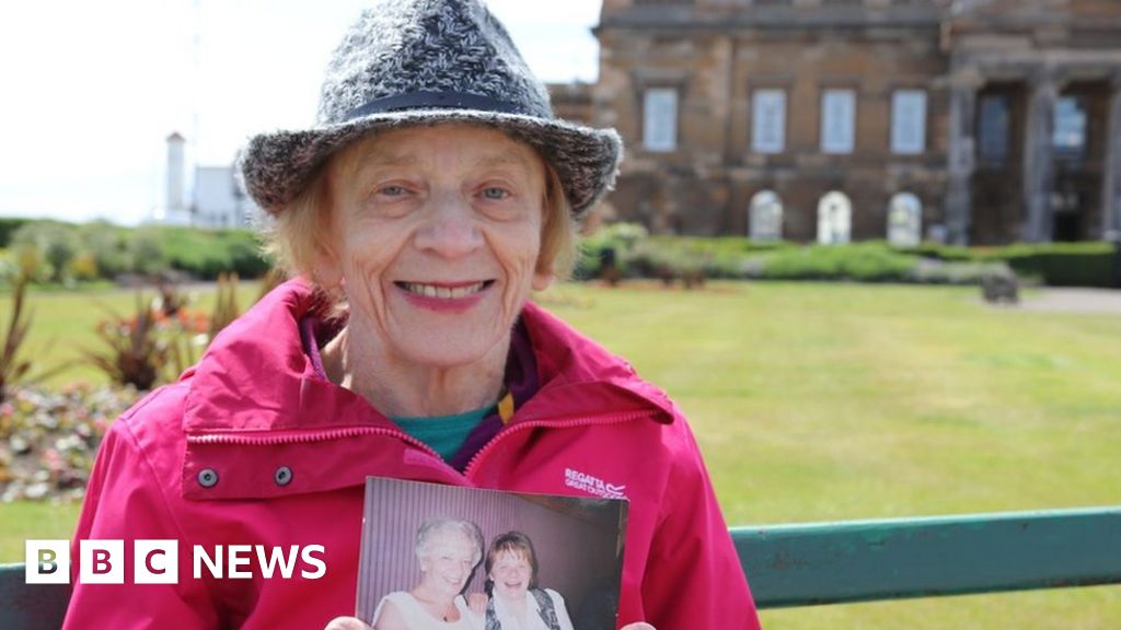 'Me and my daughter had bowel cancer - I lived, she did not' - BBC News