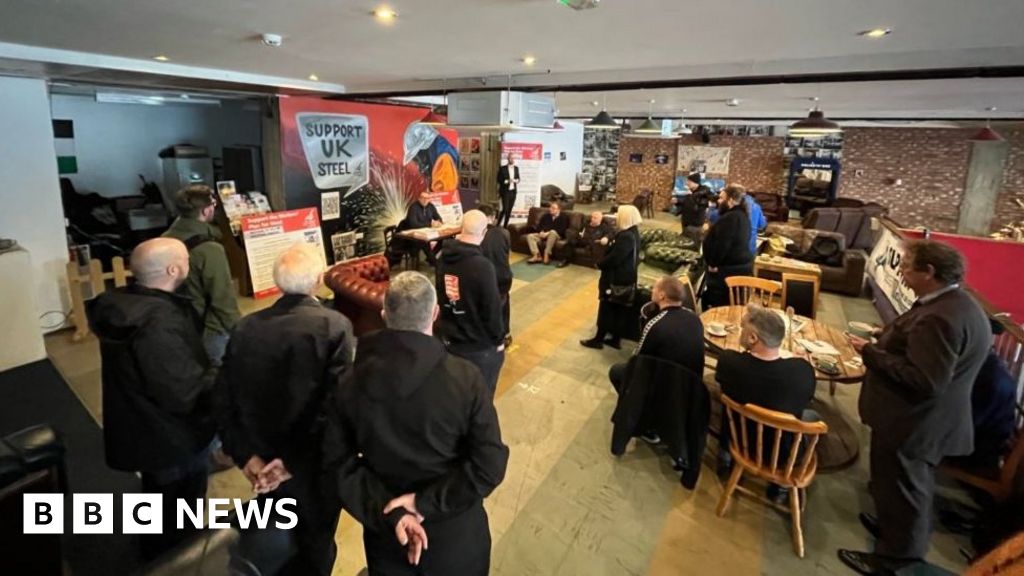 Scunthorpe: Petition calling on support for steel handed over - BBC News