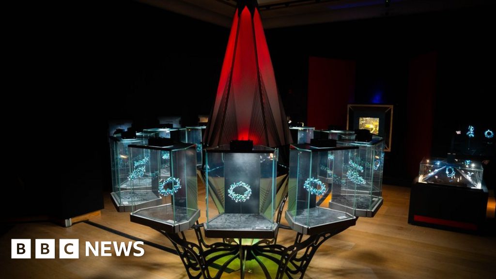 One of world's largest diamonds on display at Christie's