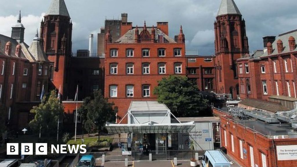 Birmingham hospitals to share chief executive role - BBC News