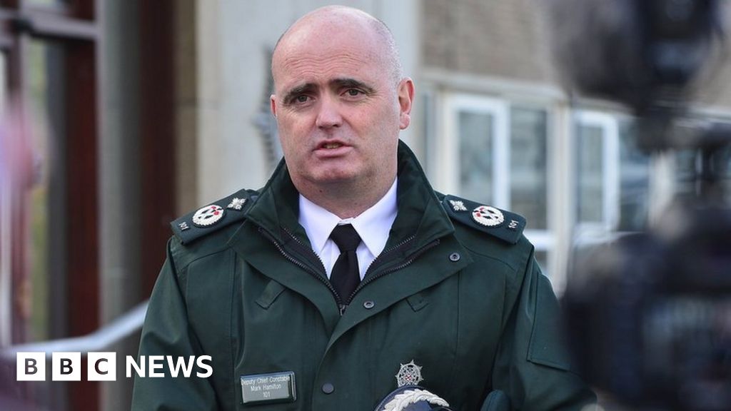 Mark Hamilton: Oficiales 'indignados' por el plan de adscripción - Notiulti