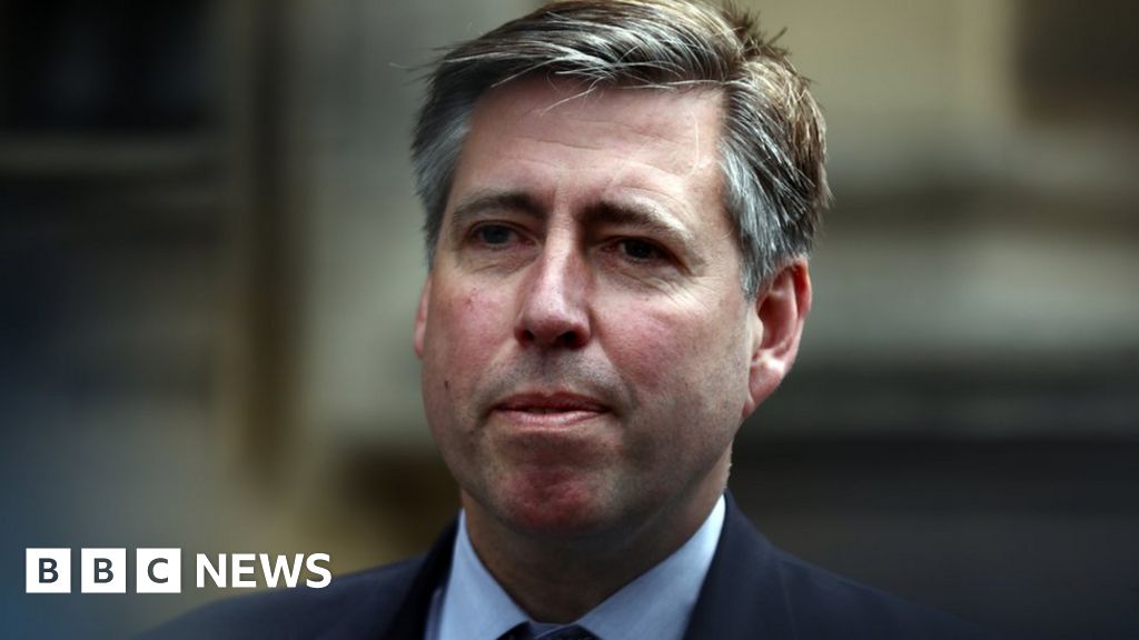 Brexit: Senior Tory suggests vote could be delayed - BBC News