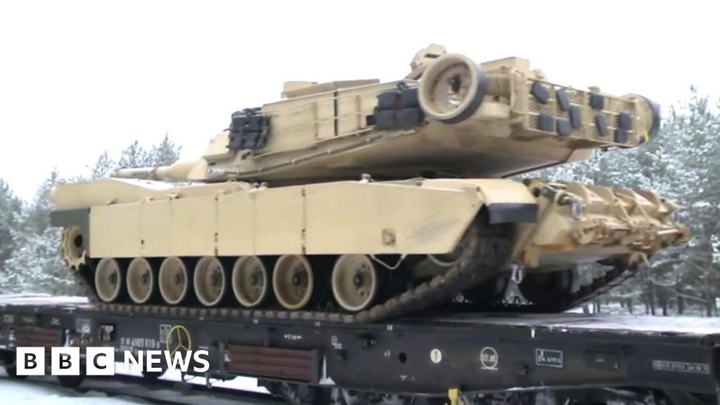 US tanks and troops arrive in Poland - BBC News
