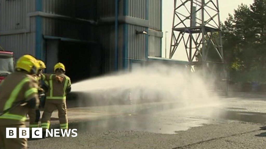 Concern over North East emergency services attacks - BBC News