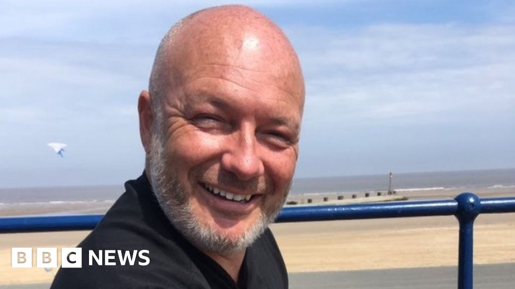 Man who died in Leicester assault named as Darren Bradley - BBC News