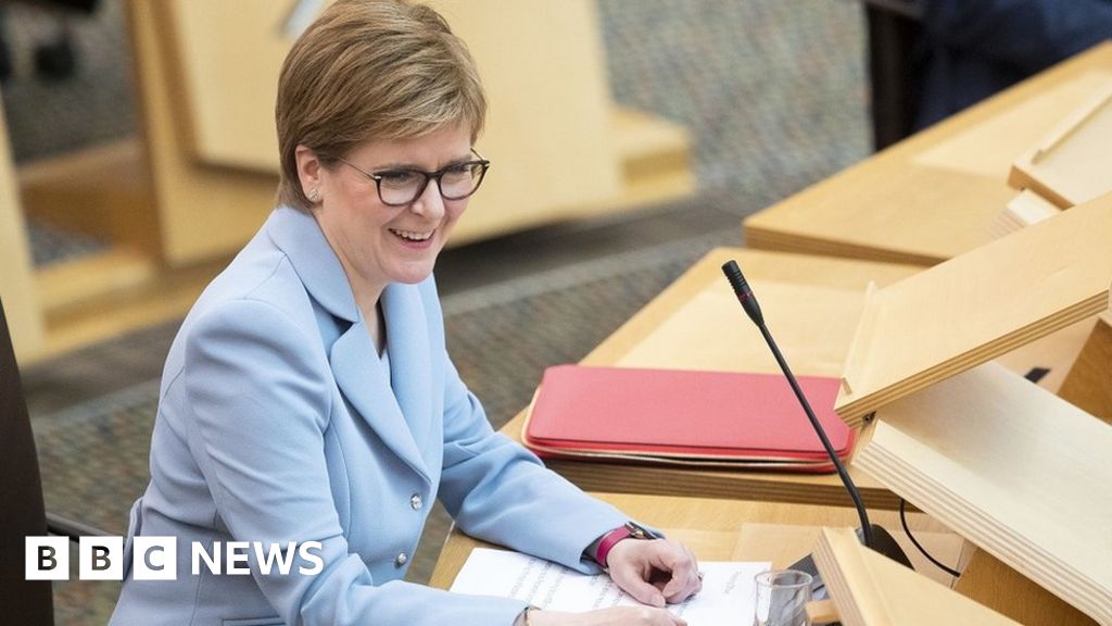 Nicola Sturgeon re-elected as Scotland's first minister - BBC News