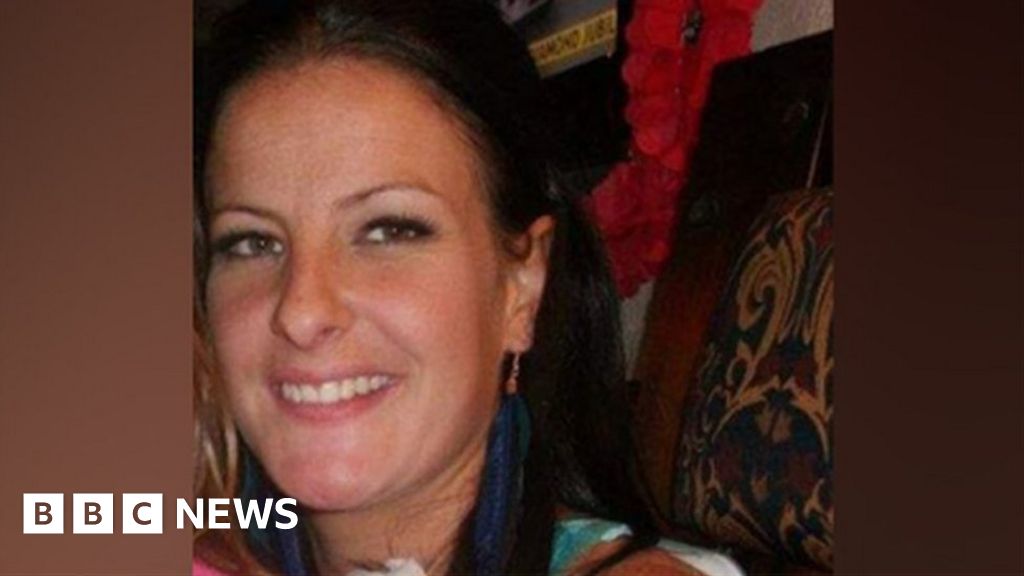 Redcar house death victim was 'much-loved' mother - BBC News