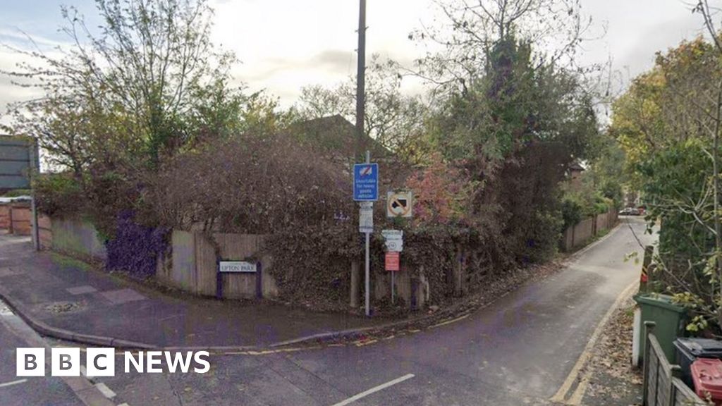 Murder arrest after man dies in Slough hotel - BBC News